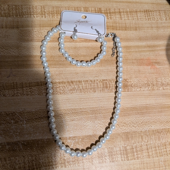Papillon Blanc | Jewelry | Papillon Blanc White Pearl Necklace Set ...
